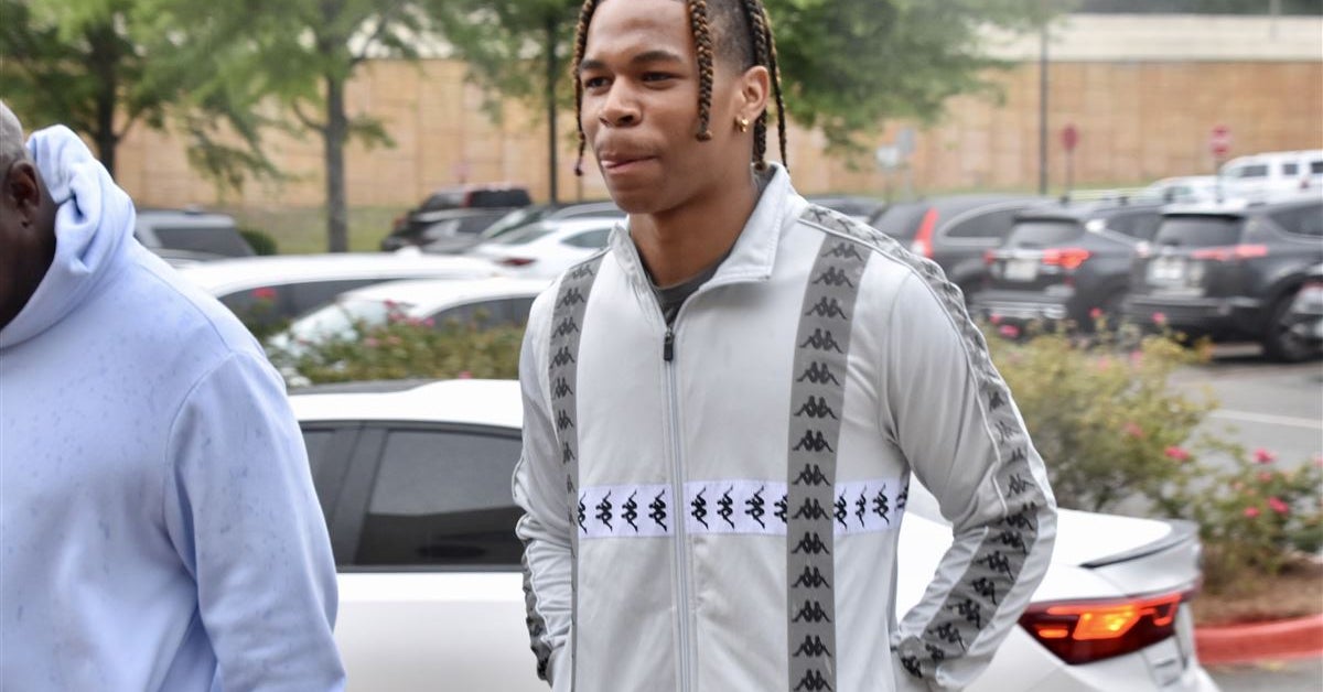 Video of WR Destyn Hill arriving on campus at Florida State