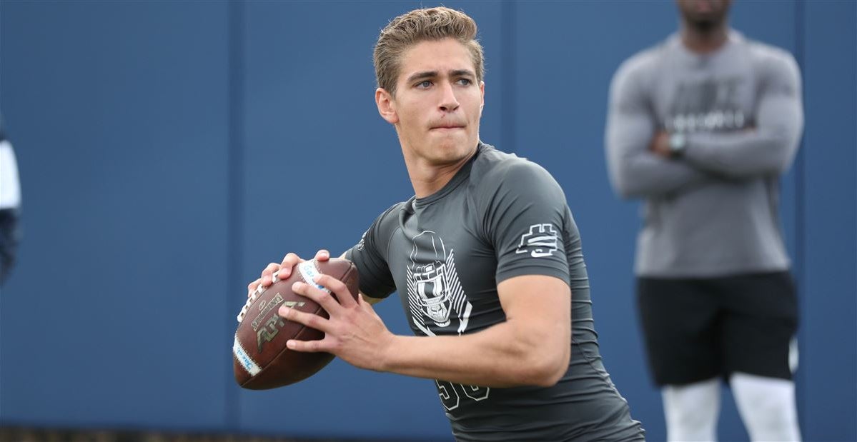 QB Garcia arriving at Miami early Friday for two-day visit