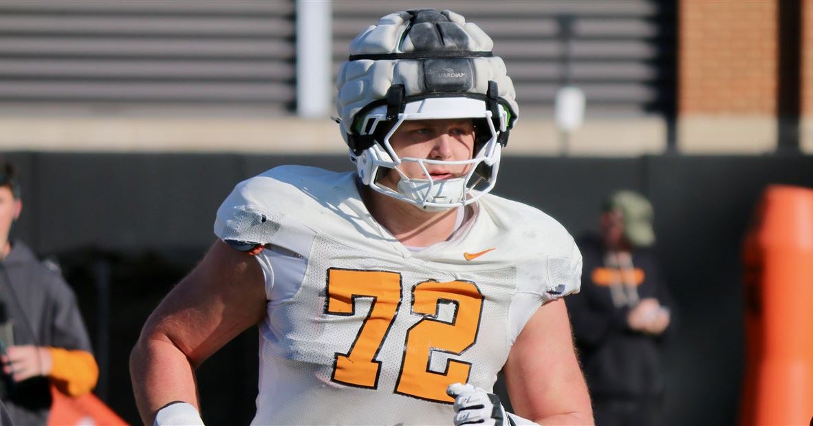 Quick transition has Jesse Perry ‘fighting for a spot’ on Tennessee’s O ...