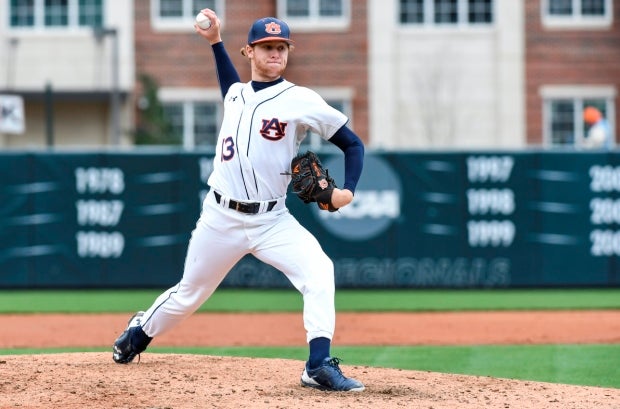 Daniel's dominance propels Auburn romp at Tennessee