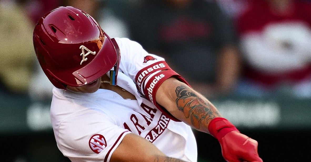 Razorbacks roar back to beat Charlotte in Game 1, 11-10