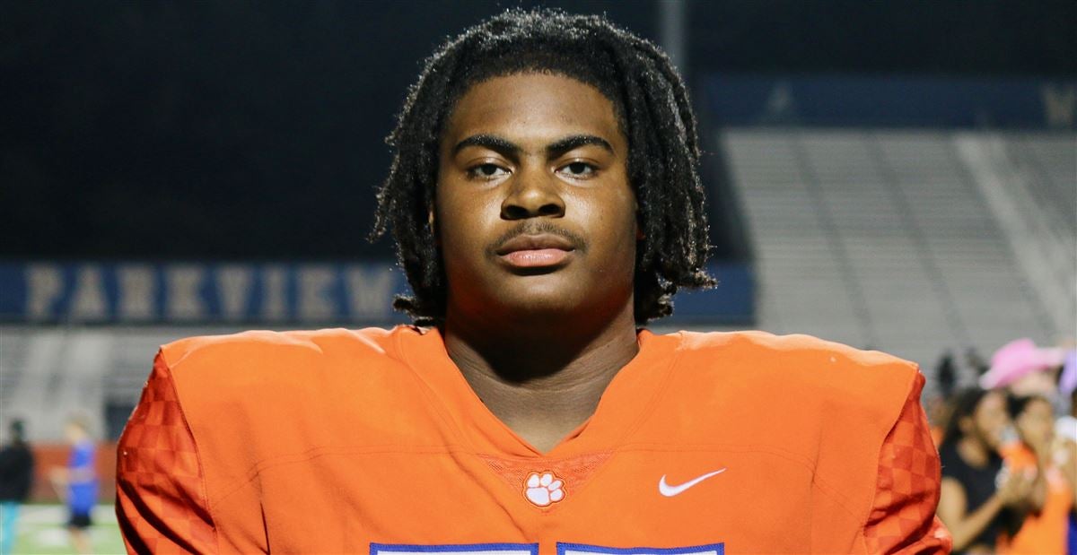 Top247 OL Cortez Smith locks in a loaded run of visits