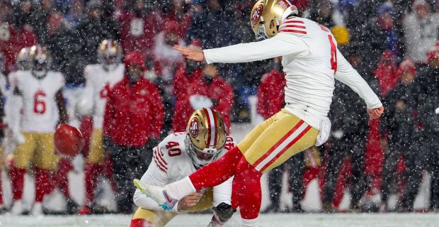 A Bills fan threw a snowball at 49ers kicker Jake Moody's field goal to ...