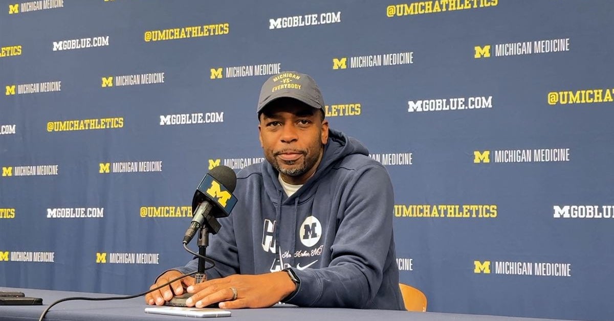 Michigan basketball assistant coach Mike Boynton evaluates defense ...