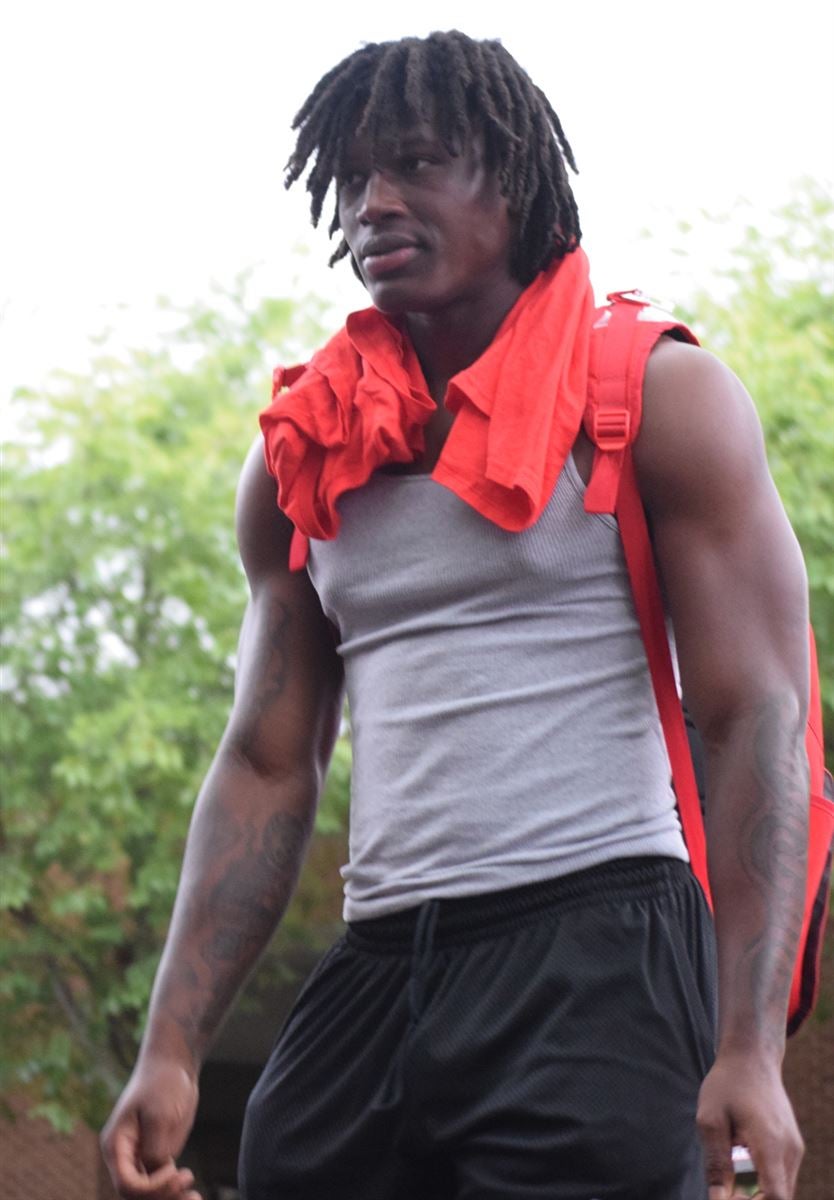 Sights and Sounds: Ohio State players file into team hotel to start ...