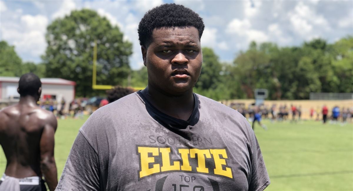 Nation's top juco prospect Percy Lewis keeping the door open