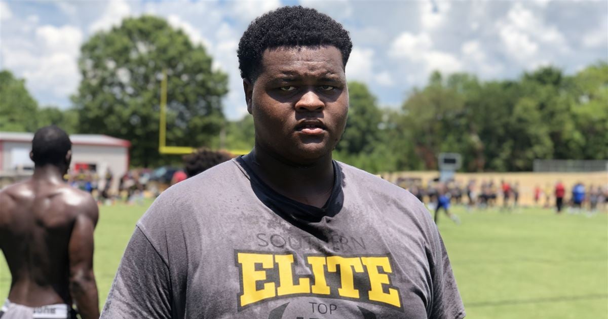 Nation's top juco prospect Percy Lewis keeping the door open