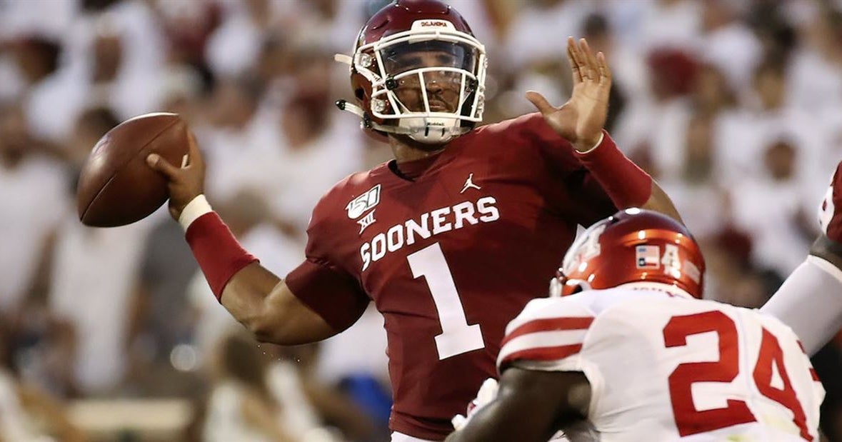 Jalen Hurts over Justin Herbert? One expert thinks so