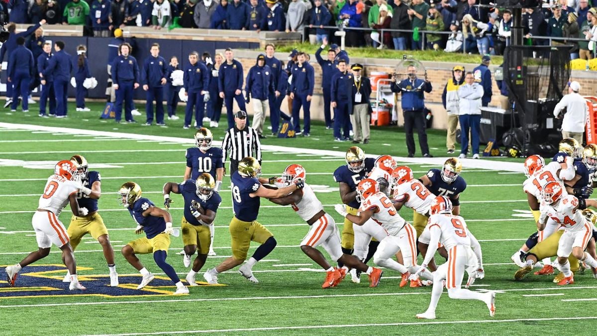 Notre Dame’s ‘Dynamic Duo’ Run Scheme Becomes Irish Staple