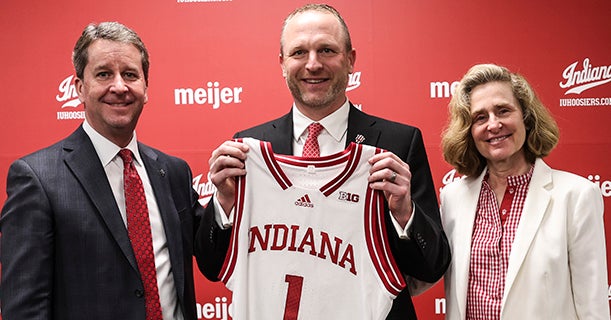 A Stark Contrast: DeVries' background doesn't echo Archie Miller