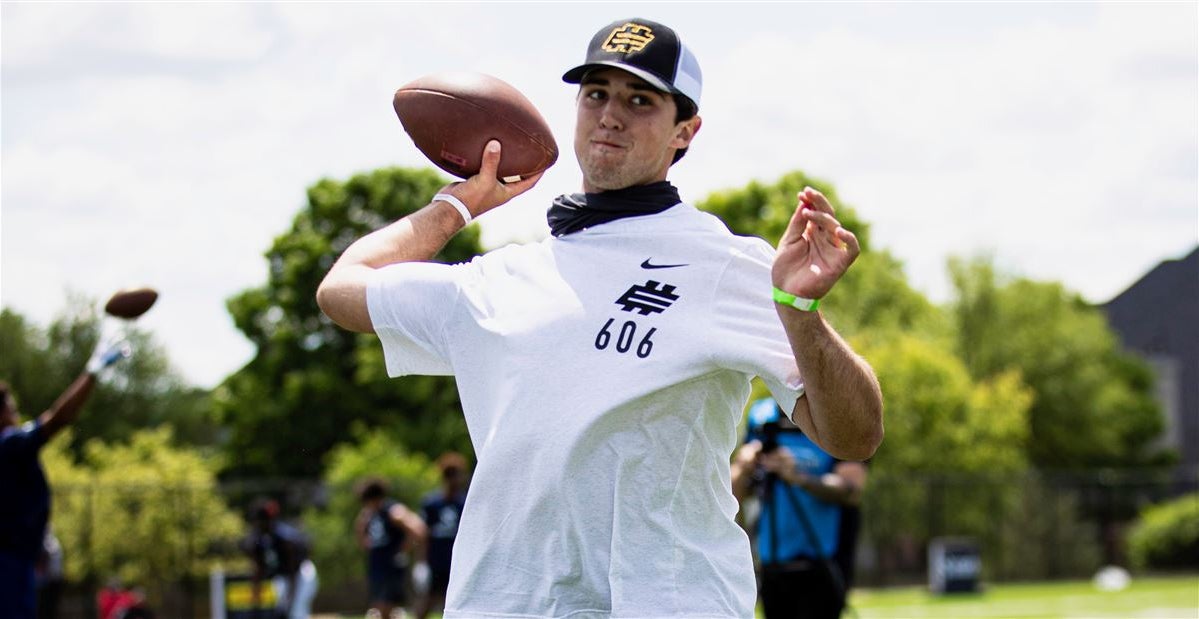 Texas QB Josh Hoover makes the call for Indiana