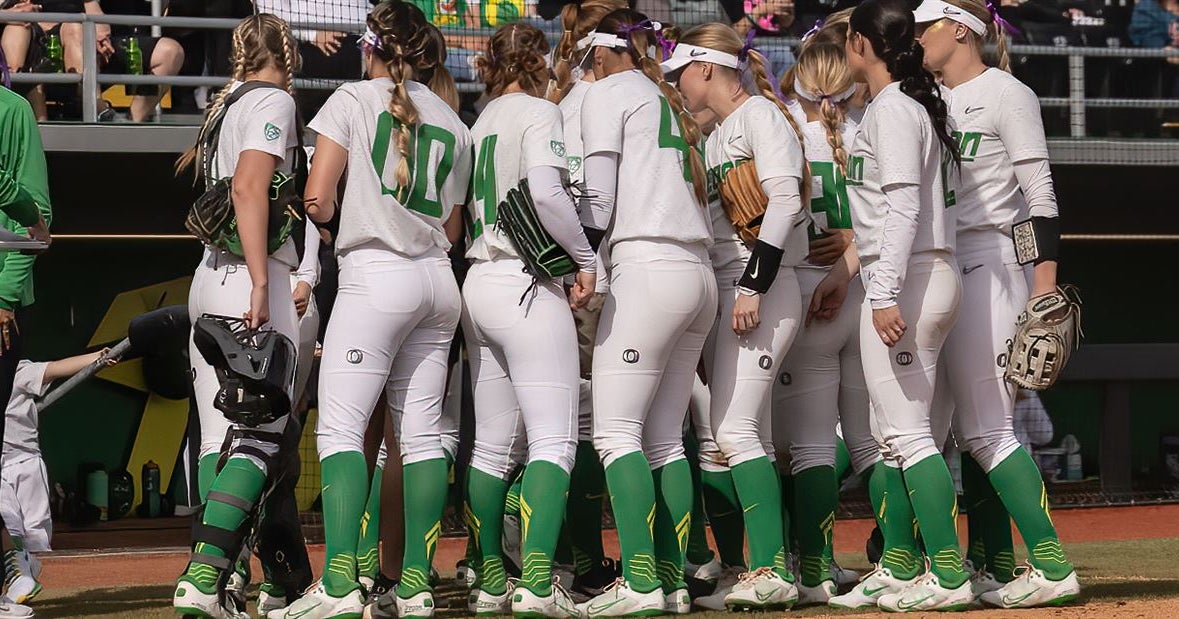 Duck softball introduces newcomers during dominant start to fall ...
