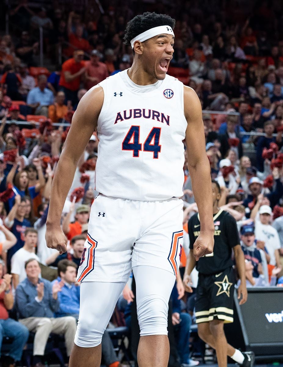 IN PHOTOS: Auburn overpowers Vanderbilt 94-80