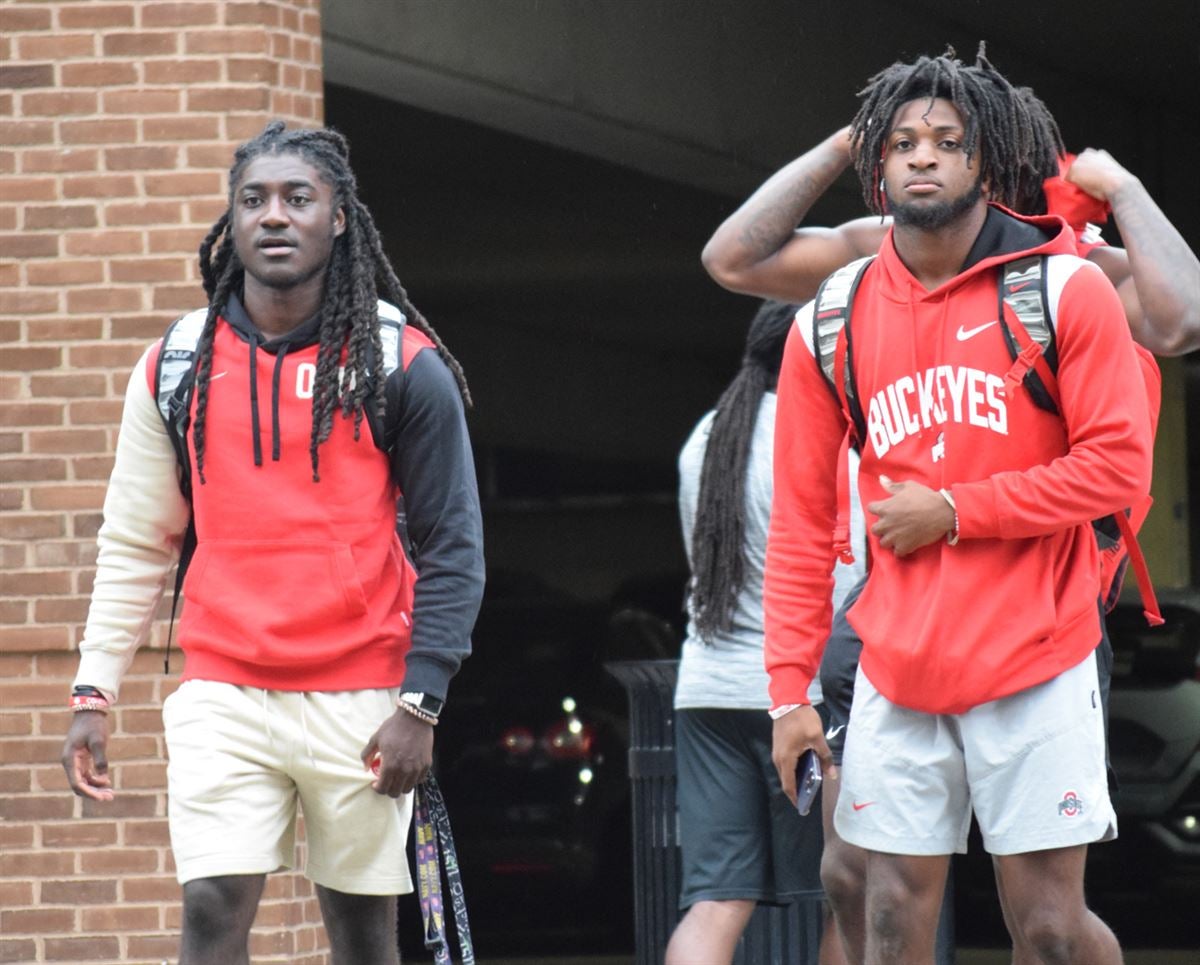 Sights and Sounds: Ohio State players file into team hotel to start ...