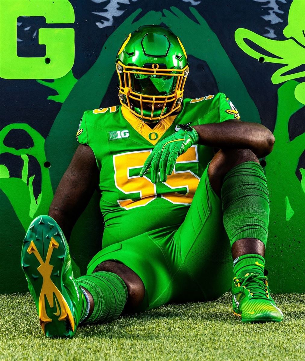 No. 3 Oregon announces uniforms for week one matchup against Idaho