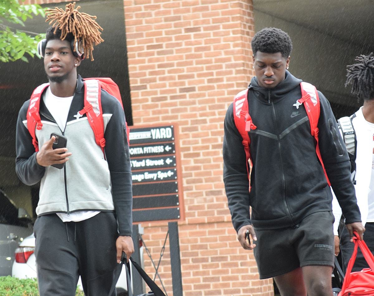 Sights and Sounds: Ohio State players file into team hotel to start ...