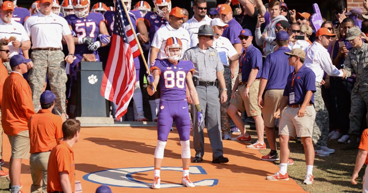 Recruits pick college football's best gameday scene