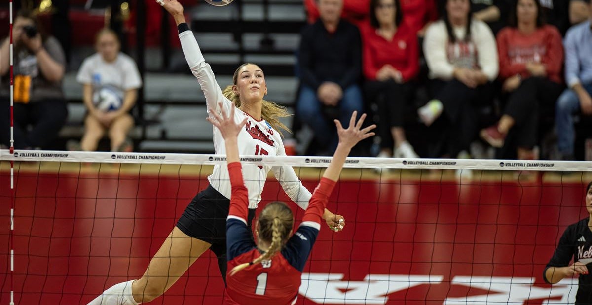 Huskers take on (former) Huskers, led by Jordan Larson