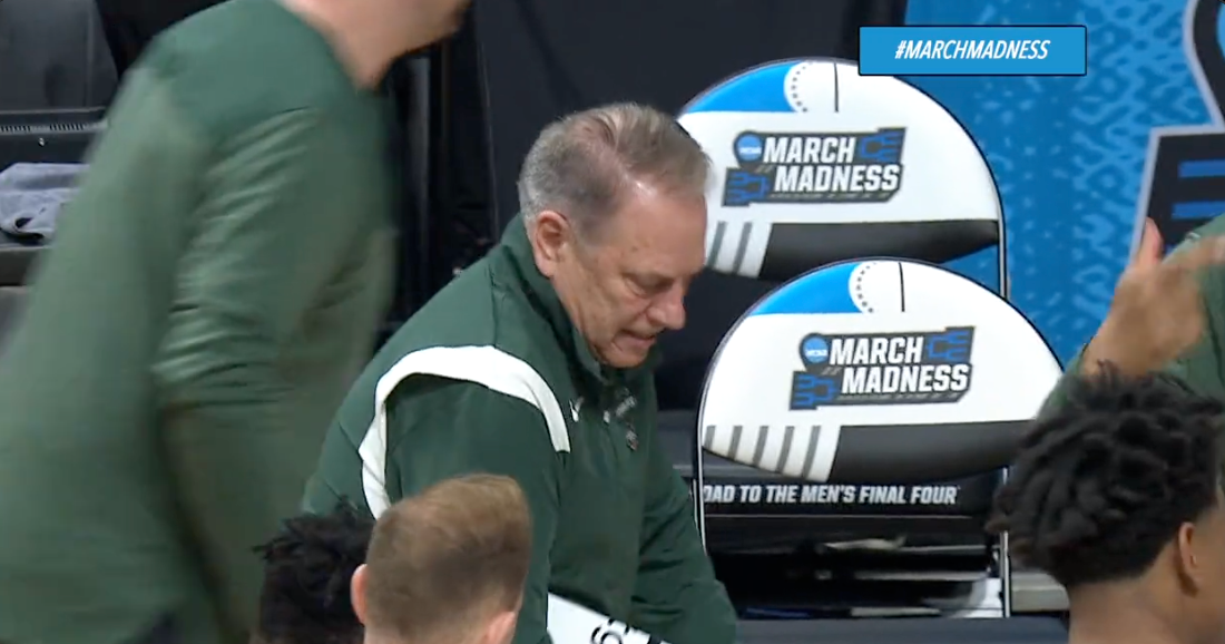 March Madness 2023: Tom Izzo snaps clipboard during Michigan State's ...