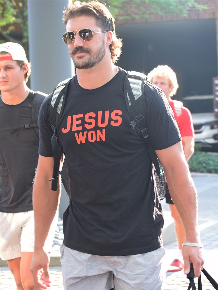 Sights and Sounds: Buckeyes arrive at team hotel as part of preseason camp