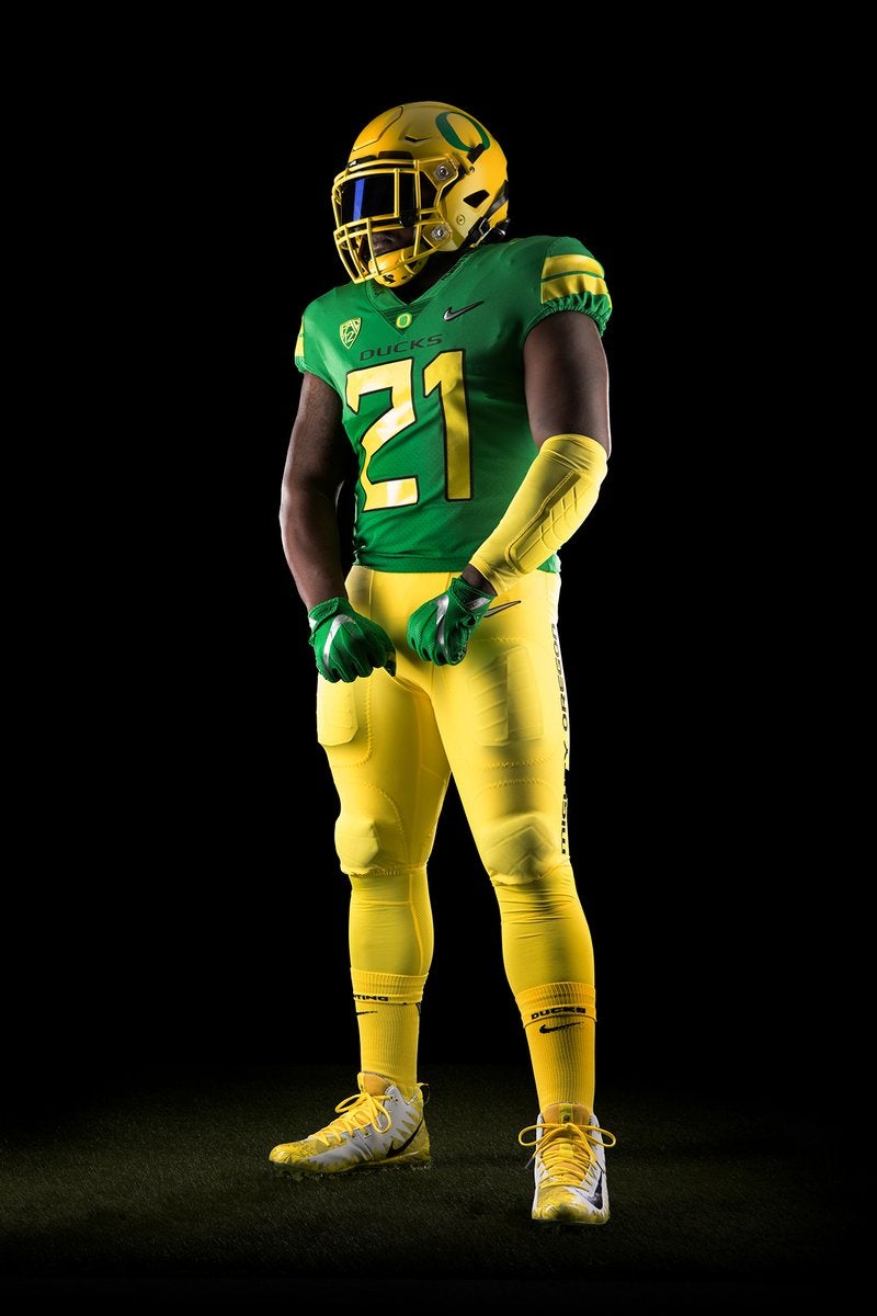 First Look at Oregon's uniforms vs Arizona