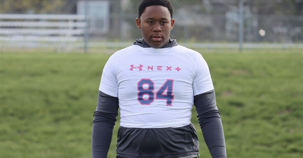 SIGNED: Dontrell Holt signs with Iowa State