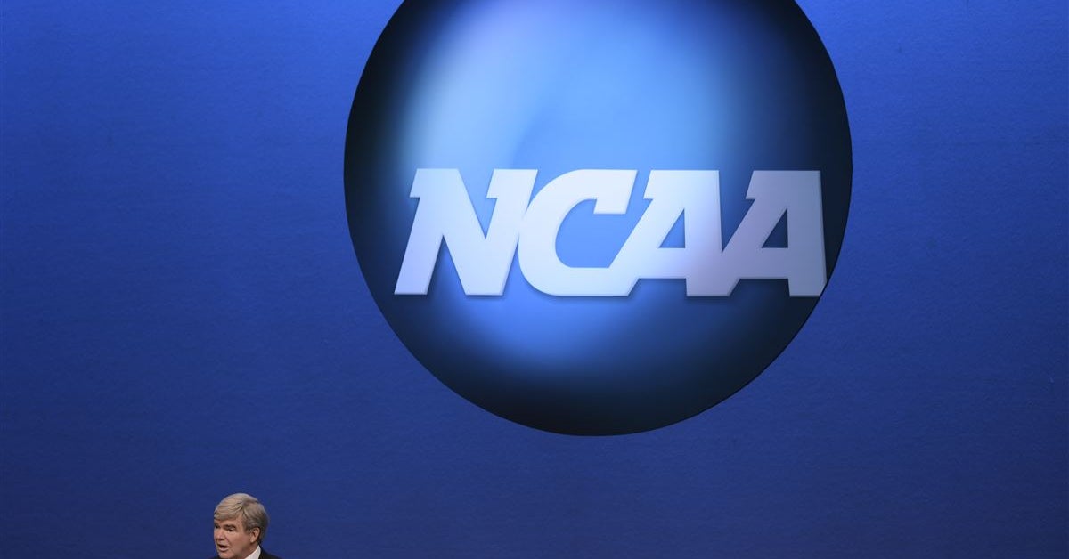 Report: Senate Commerce Committee Chair sends NCAA letter on NIL