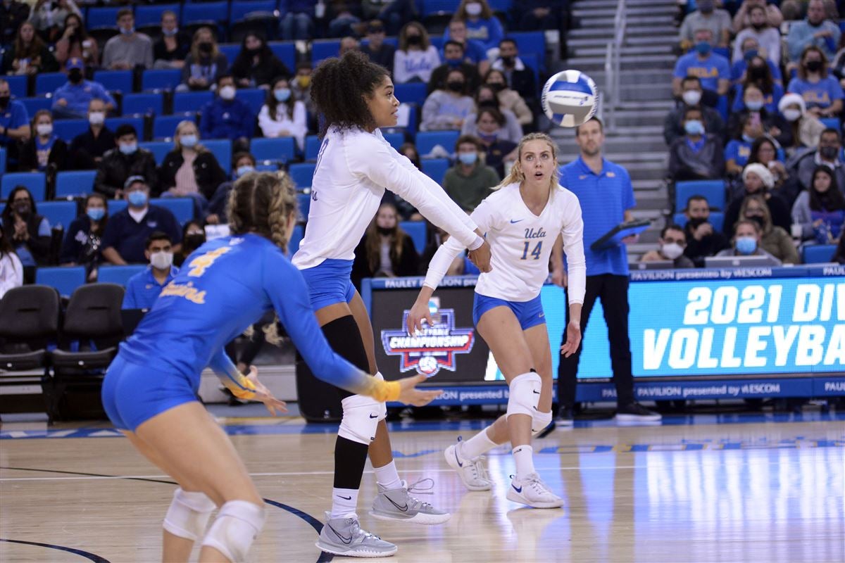 Photos: Women's Volleyball advances to Sweet 16