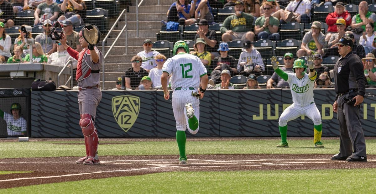Photos from No. 20 Oregon's sweep over Washington State