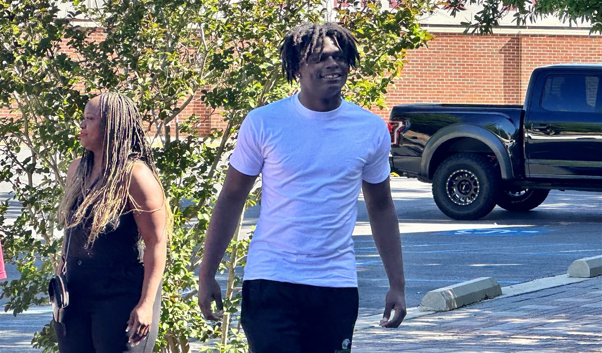 Randy Shannon shows Florida State LB commitment Jayden Parrish how he ...