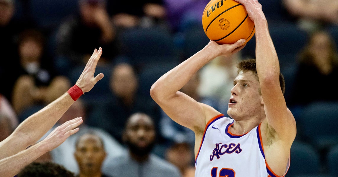 Official: Evansville transfer forward Ben Humrichous signs with Illini