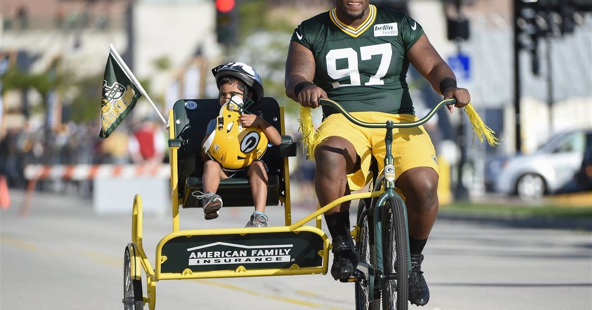 Packers take first bike ride to training camp