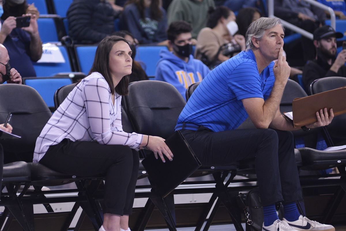 Photos: Women's Volleyball advances to Sweet 16