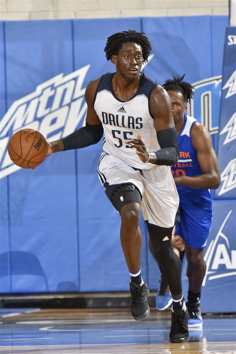 LOOK: Motley makes summer-league debut with Mavericks