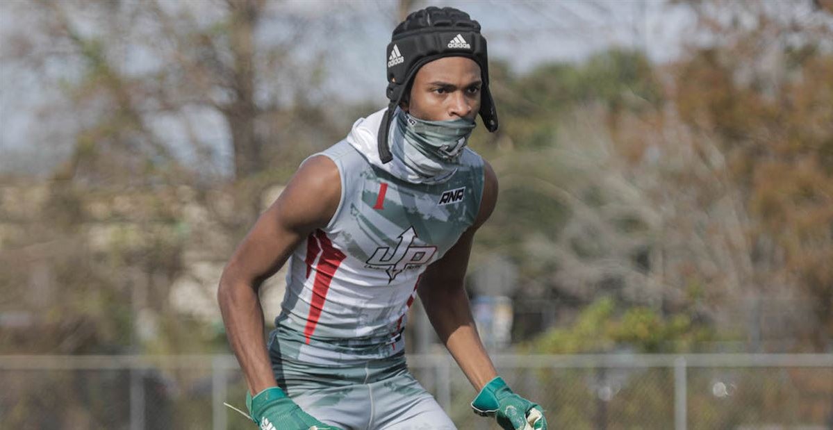 Auburndale safety Elijah Davis verbally commits to USF