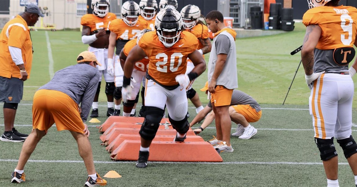 Bryson Eason making move as ‘athletic big man’ on Tennessee’s D-line