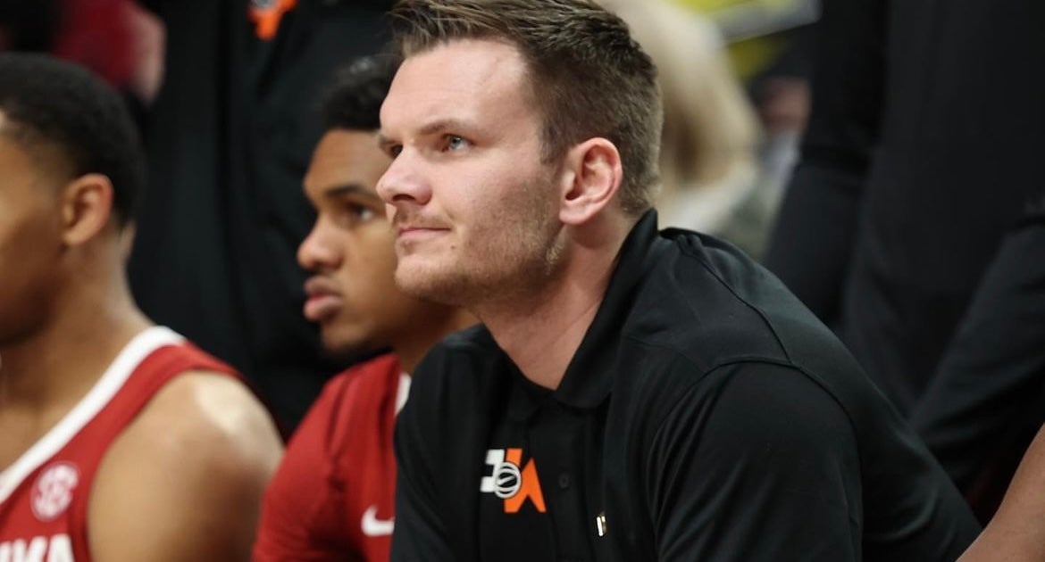 Rongstad named to hoops staff