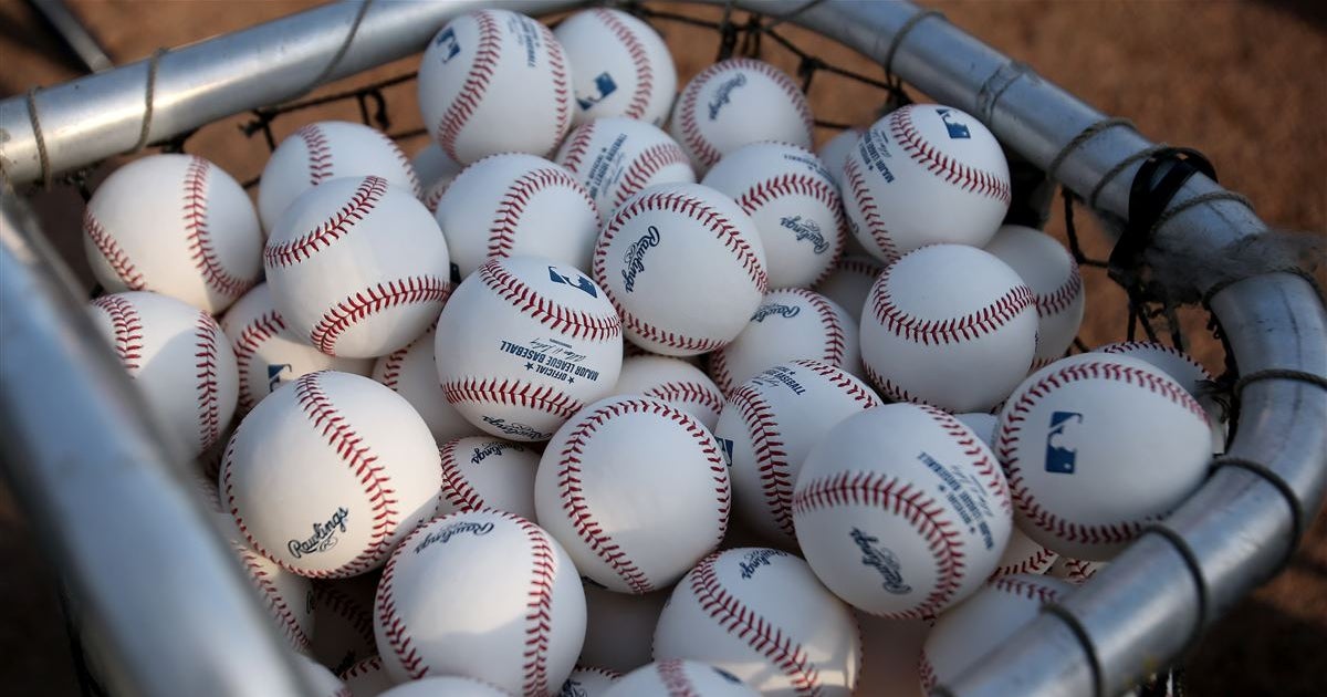 Report: MLB commish, MLBPA have 'productive' meeting in Arizona