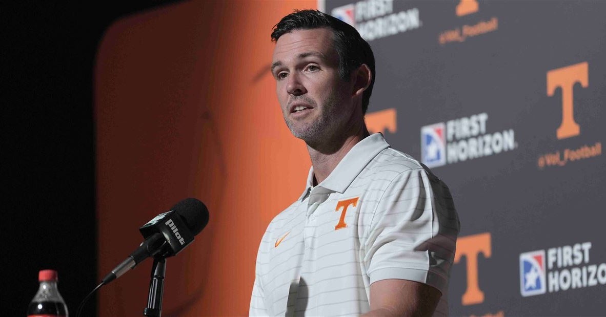 Joey Halzle discusses Vols' quarterbacks, offense ahead of first practice