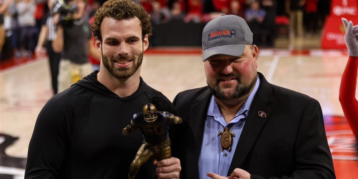 NC State LB Payton Wilson wins the 2023 Dick Butkus Trophy