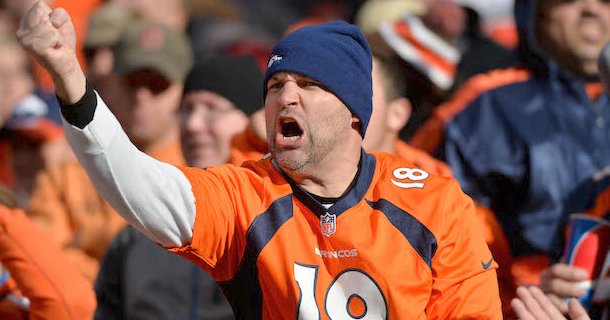 WATCH: Fans loudly boo Broncos' offense in season finale