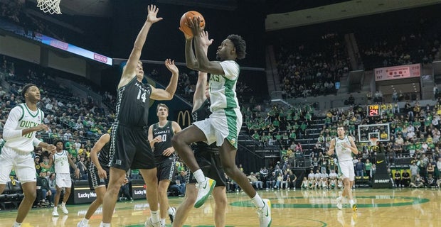 Photos from Oregon's narrow win over Hawaii on opening night