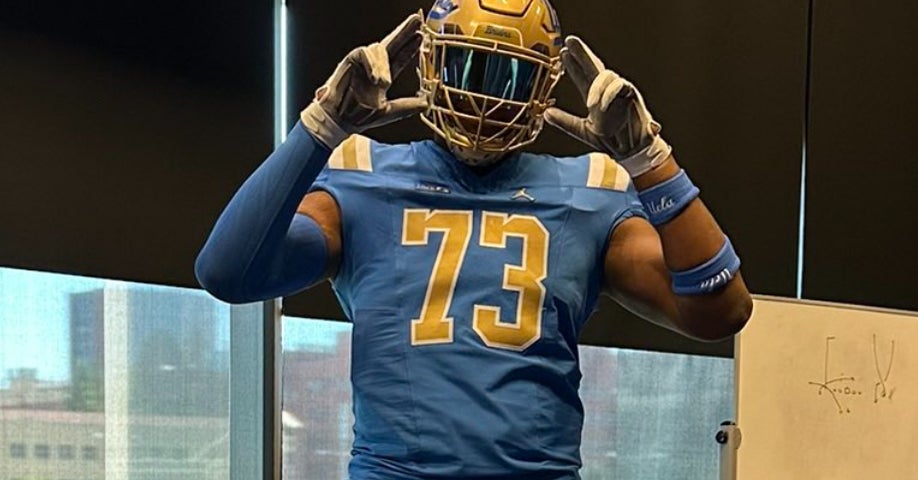 UCLA flips OT Travis Robertson who connects with Bruin staff