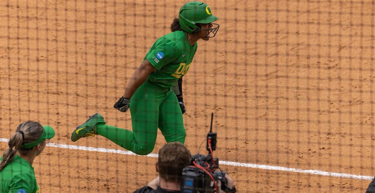 Dezianna Patmon does it again: Oregon takes first Super Regional game ...