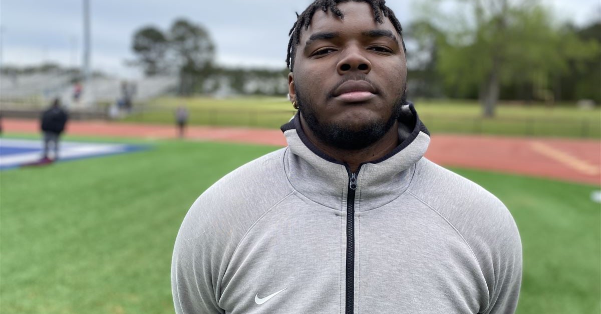 Ole Miss offers 2026 instate offensive lineman Donel Robinson. Here's ...