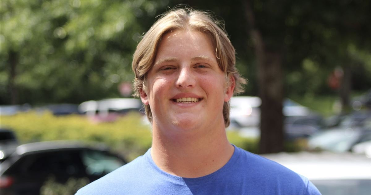 2021 center Jake Slaughter high on O-line coach Randy Clements