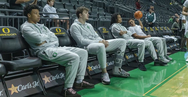 Photos from Oregon's narrow win over Hawaii on opening night