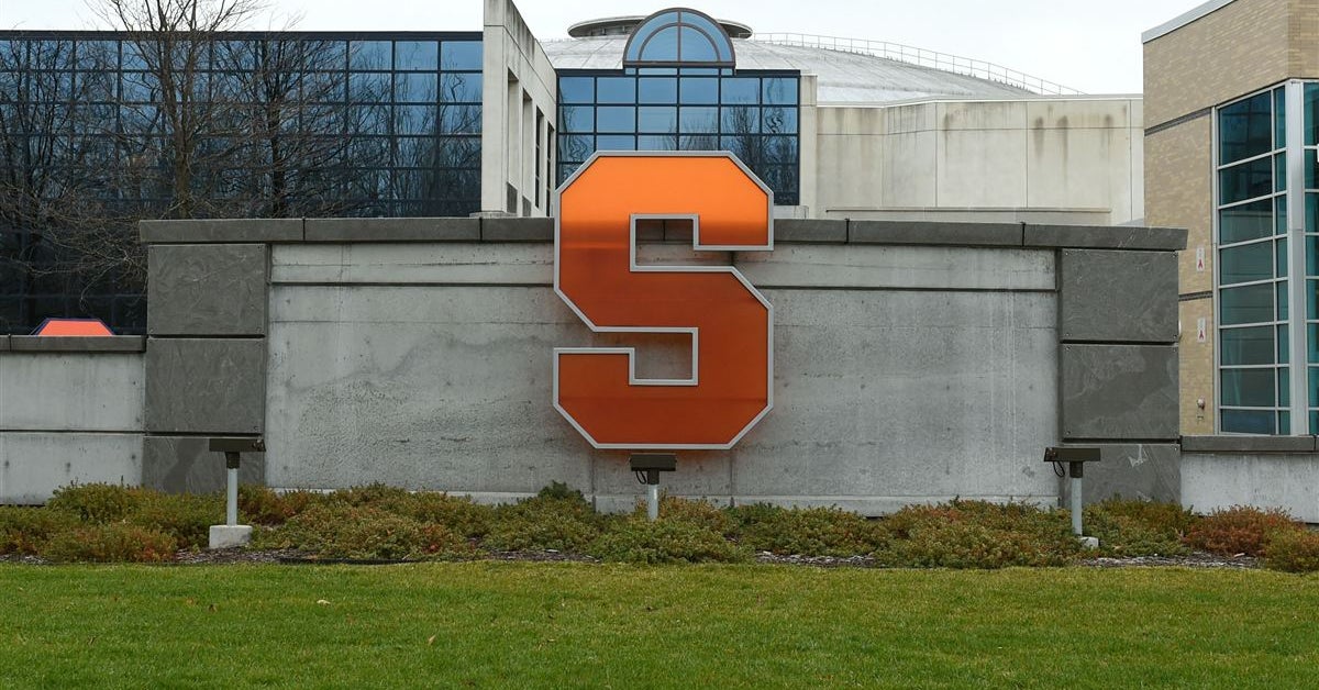 Malual Leek reacts to Syracuse offer