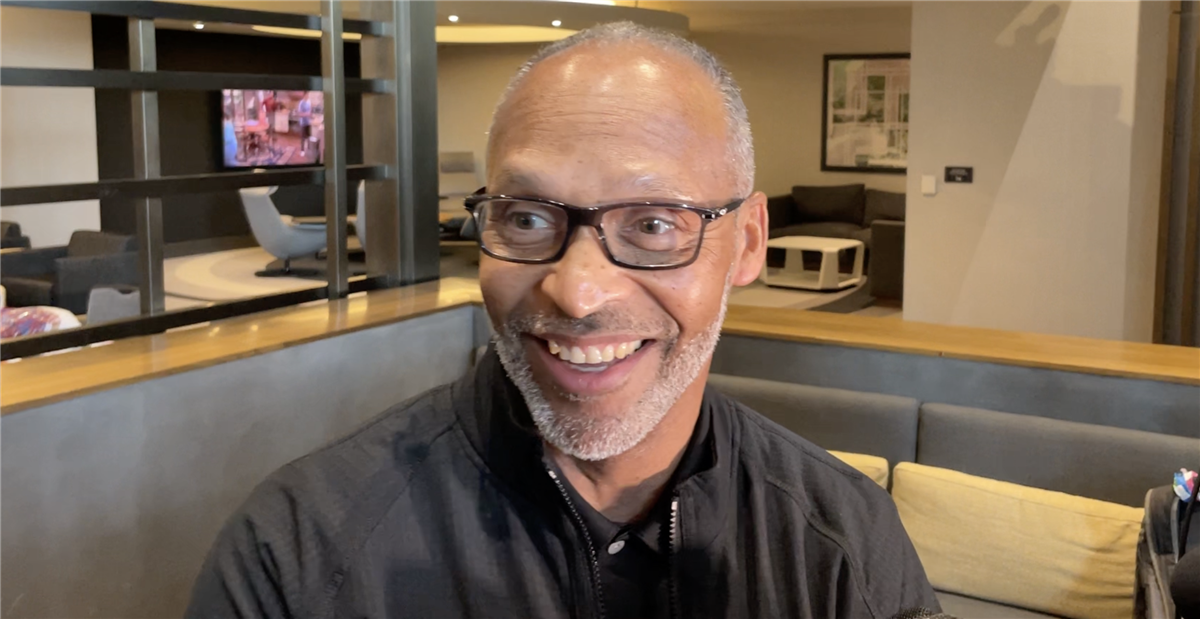 WATCH: Norm Roberts provides team updates upon KU's arrival in Des Moines