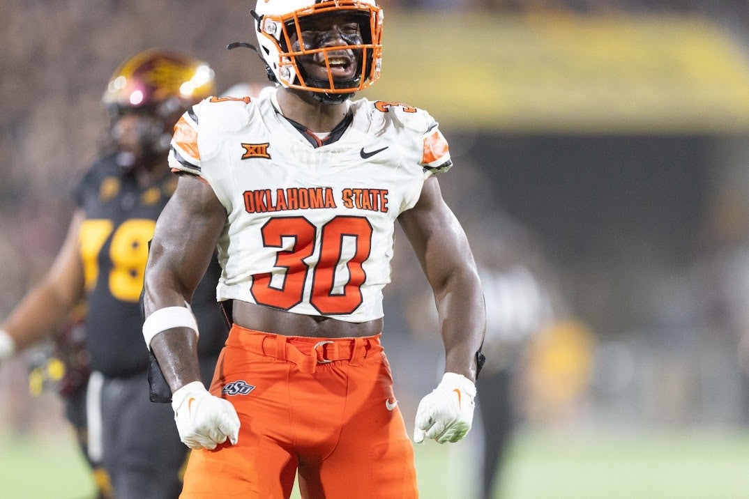 Starting linebacker Collin Oliver opts to return for senior season at ...